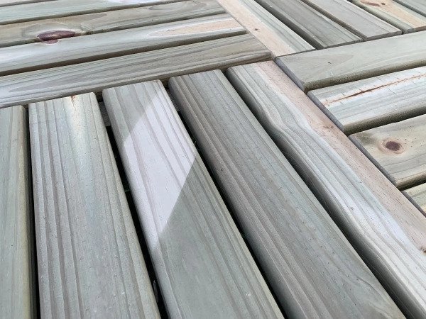 DECK MODULAR PINUS TRATADO 50X50 | MadeiraMadeira