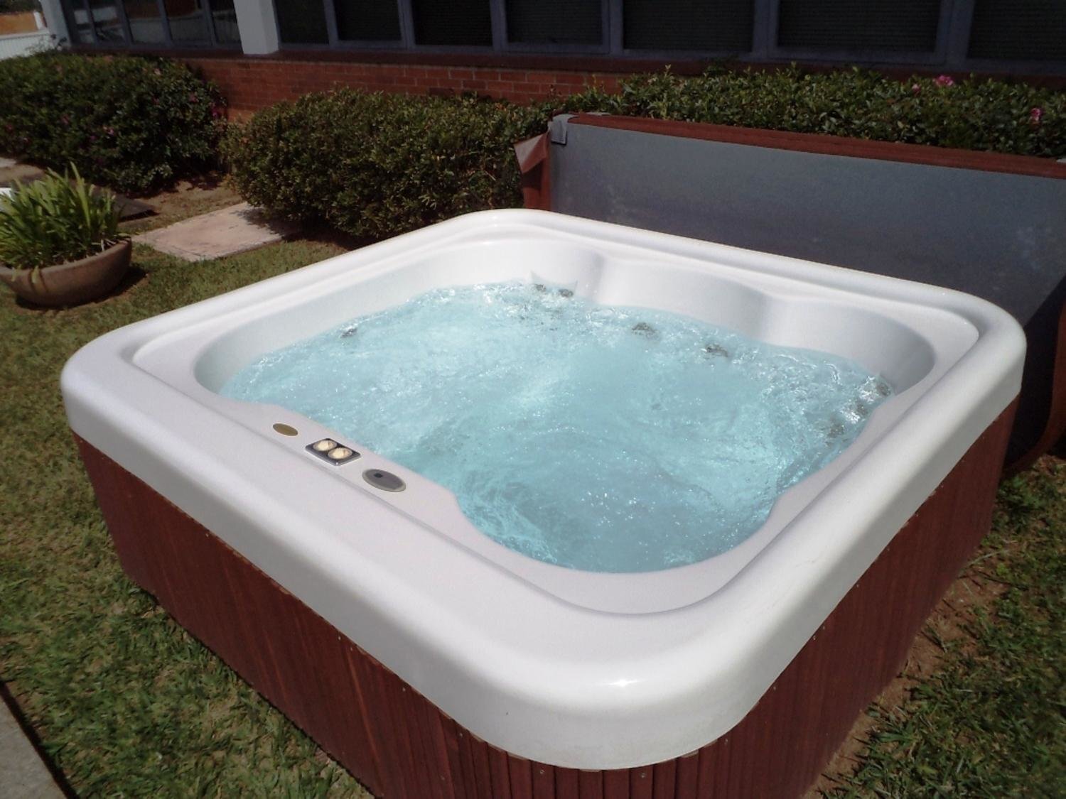 SPA Jacuzzi Aero 2,13m x 1,93m x 79cm - 12 Jatos com Aquecedor ...